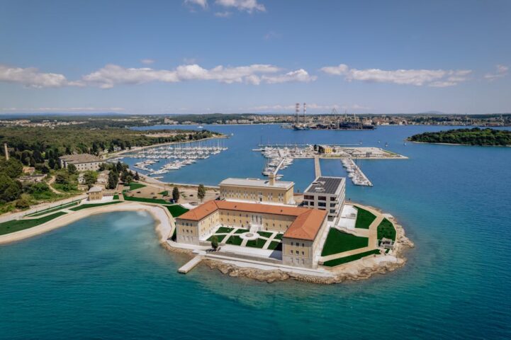 Pula: Ko nekdanja vojašnica postane luksuzen hotel (kjer zdaj lahko ...